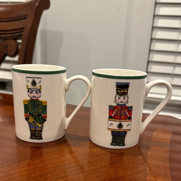 Spode | Dining | Spode Nutcracker Mugs Red Green White | Poshmark